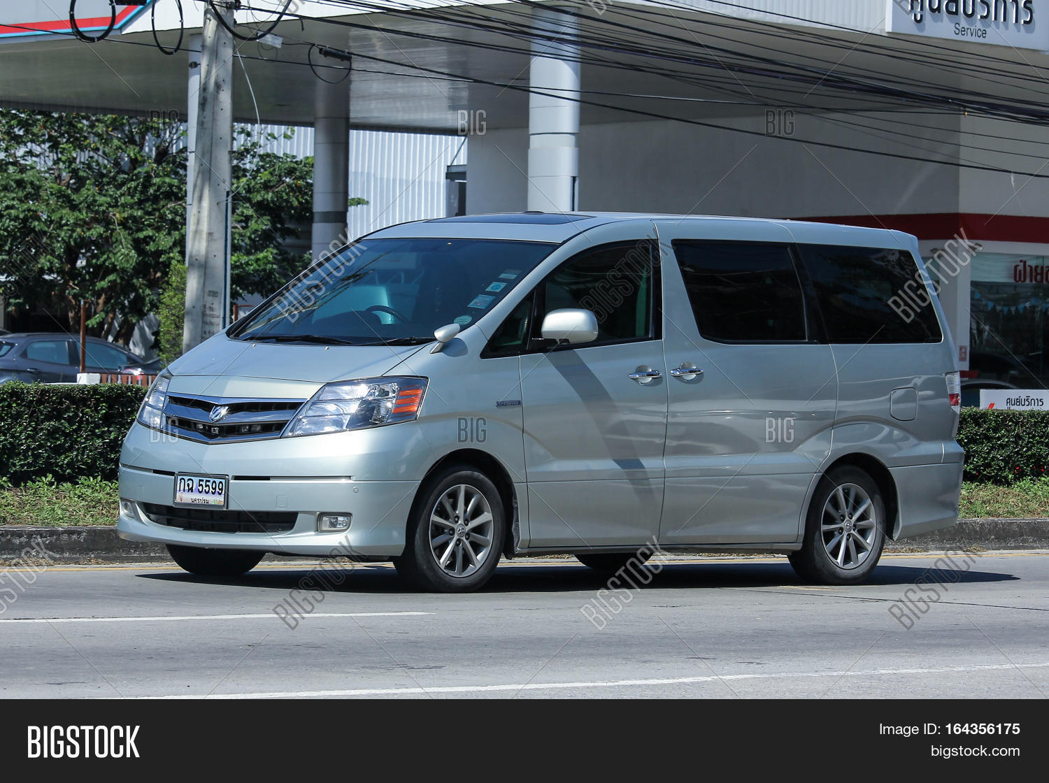 Private Toyota Alpha Image & Photo (Free Trial) | Bigstock