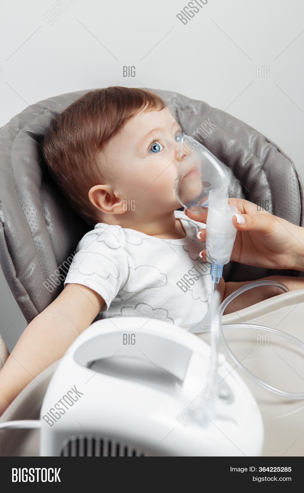 Mother Using Nebulizer Image & Photo (Free Trial) | Bigstock