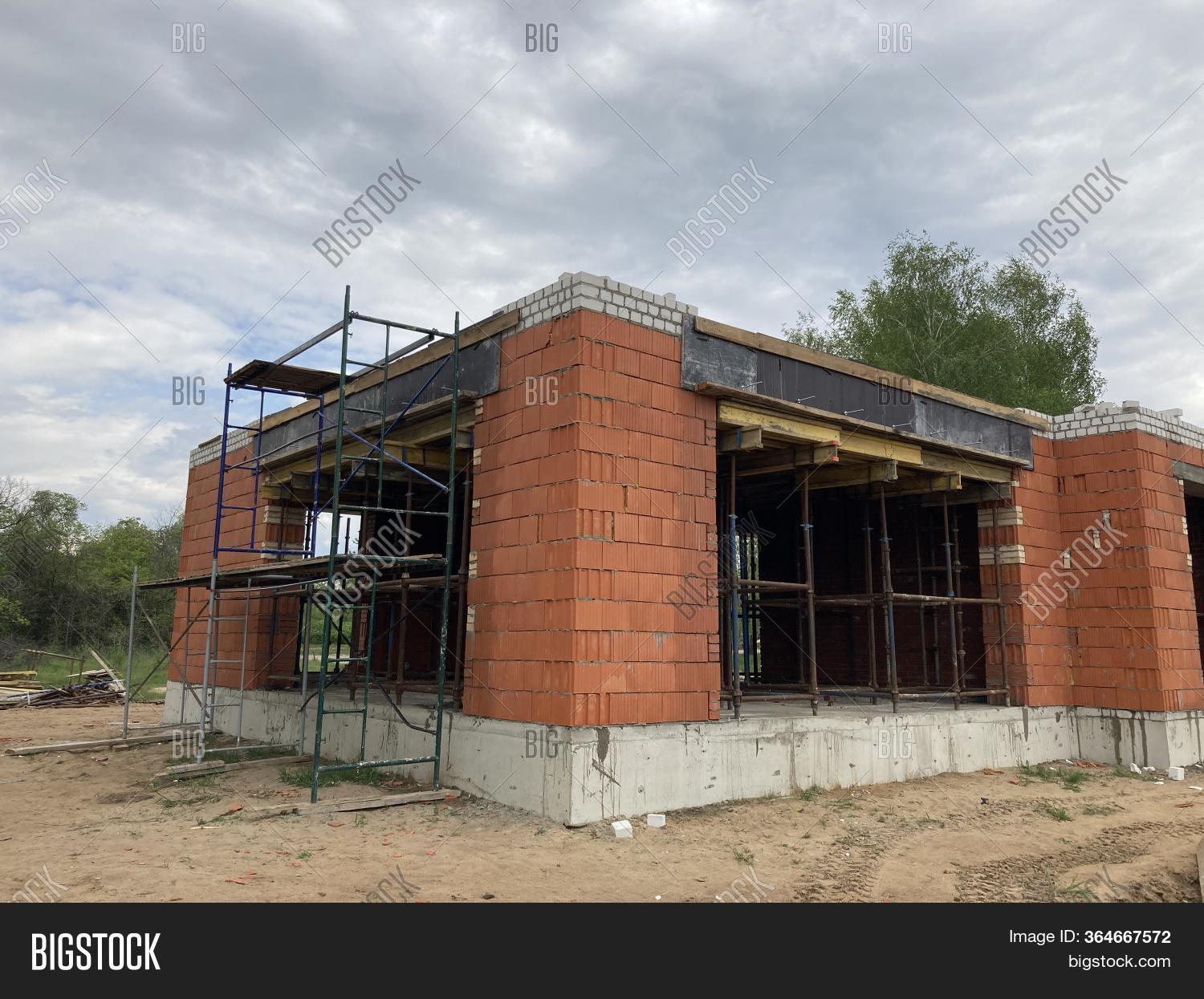 Close Unfinished House Image & Photo (Free Trial) | Bigstock