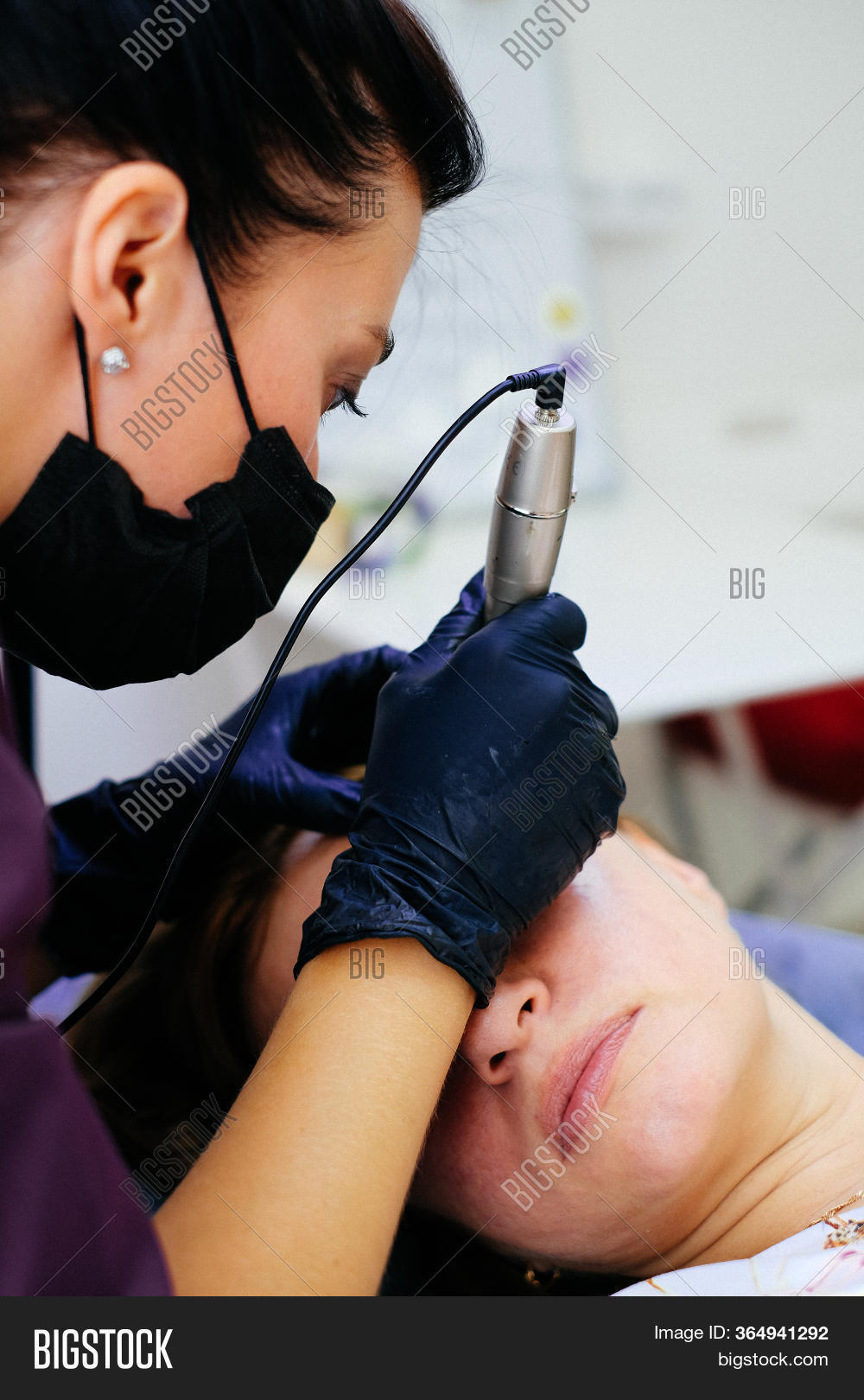 Master Brow Artist Image & Photo (Free Trial) | Bigstock