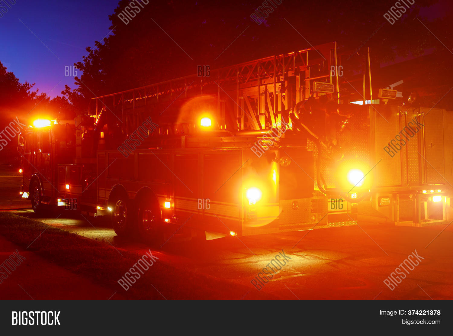 Fire Truck Flashing Image & Photo (Free Trial) | Bigstock