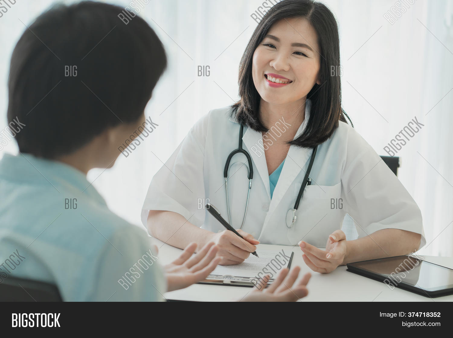 Doctor Listening Image & Photo (Free Trial) | Bigstock