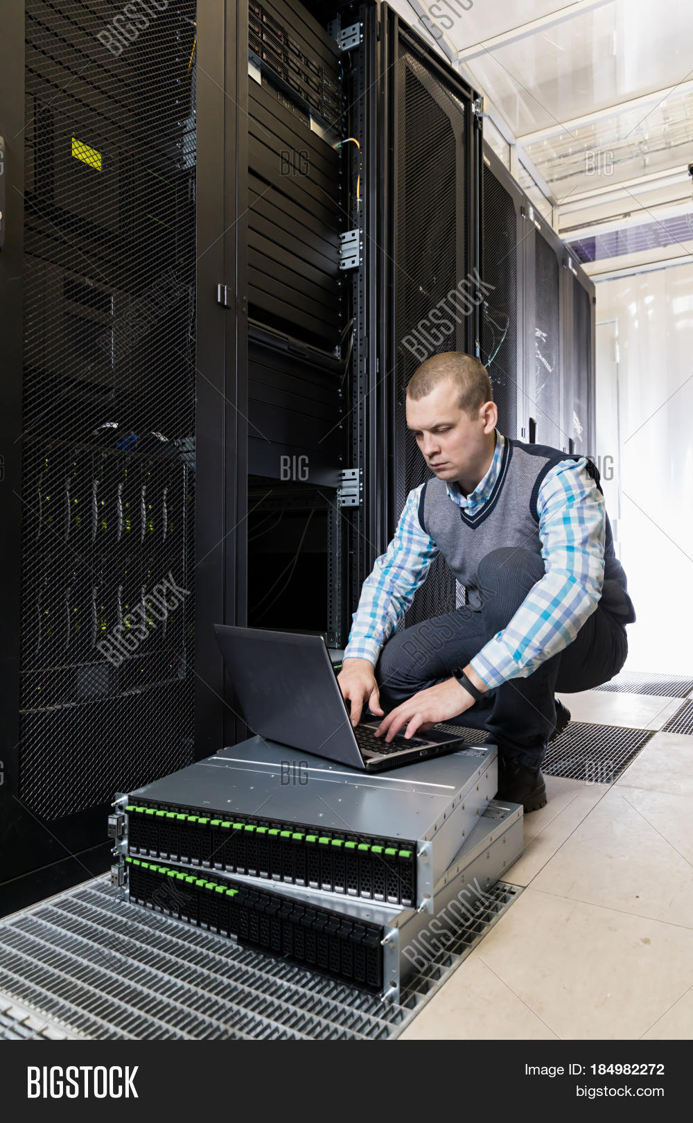Imagen y foto Engineer Rack Mount (prueba gratis) | Bigstock