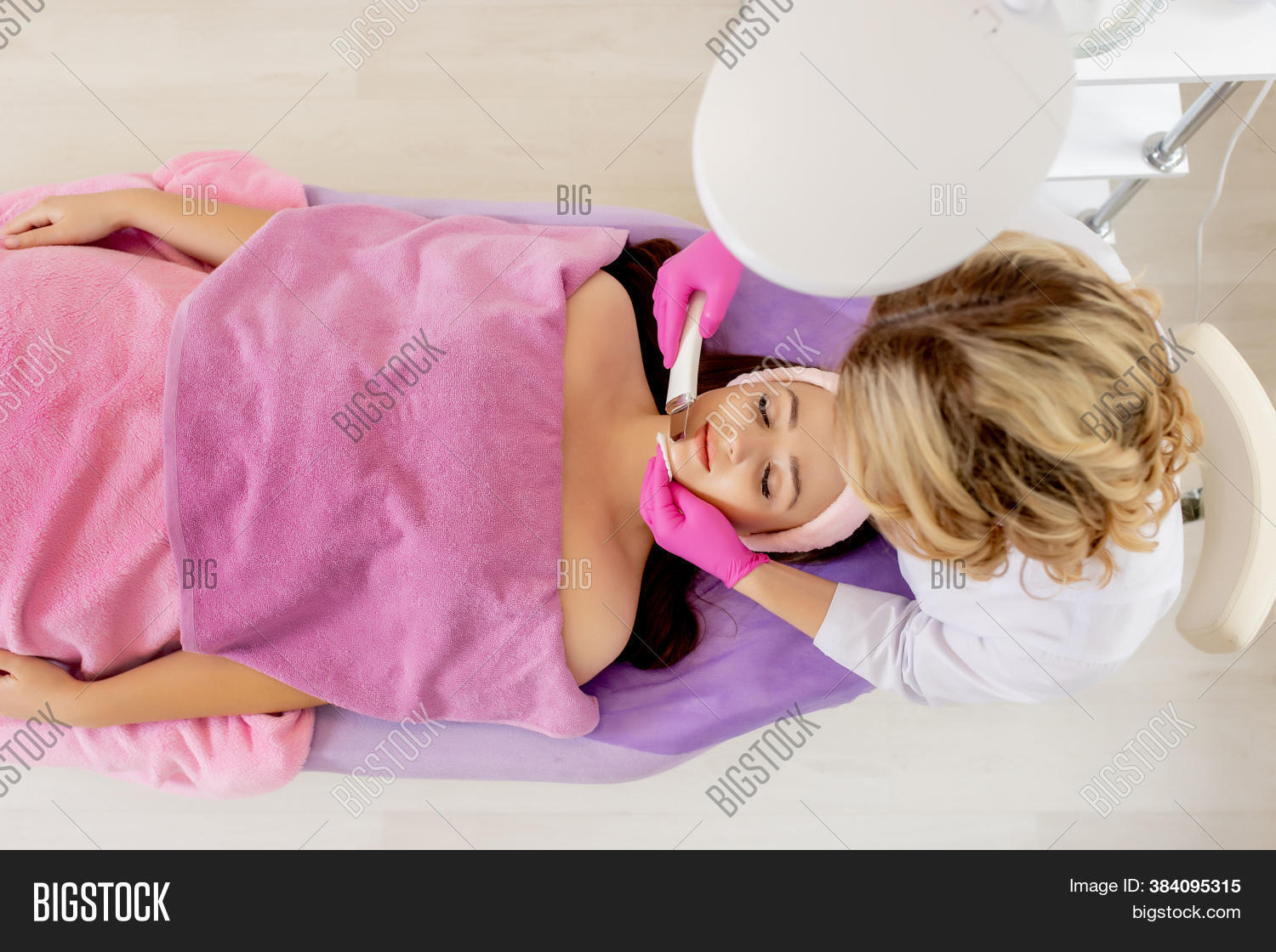 Ultrasonic Scrabbing. Image & Photo (Free Trial) | Bigstock