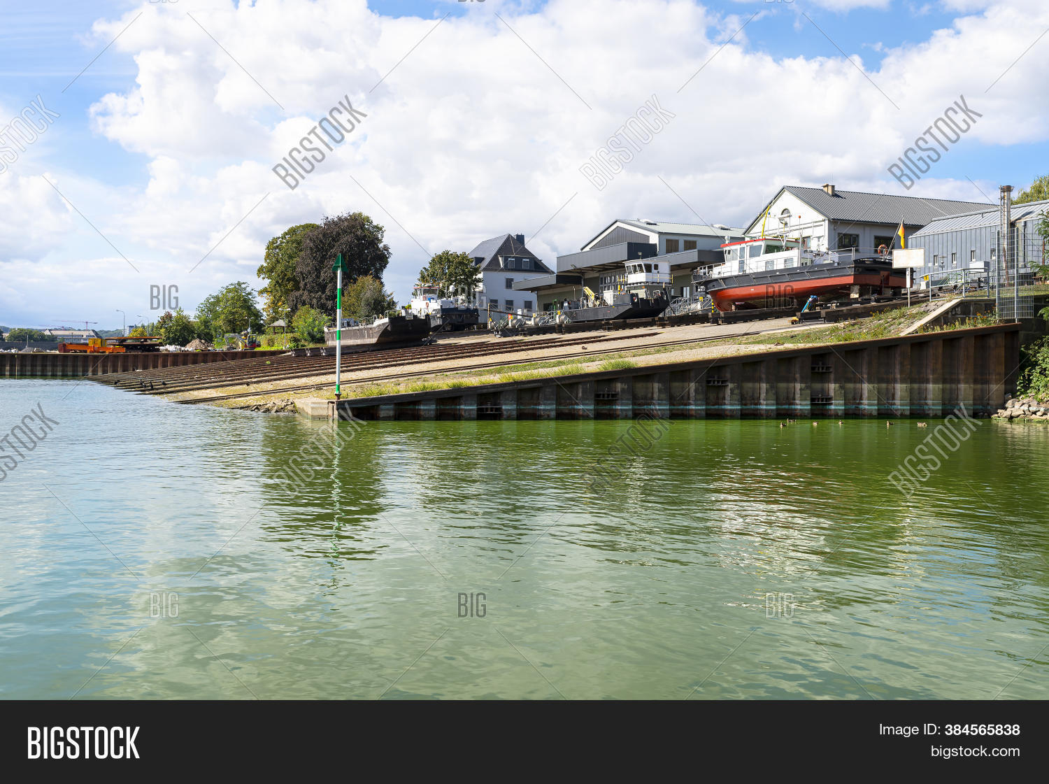 Imagen y foto Dry Dock Slipway (prueba gratis) | Bigstock