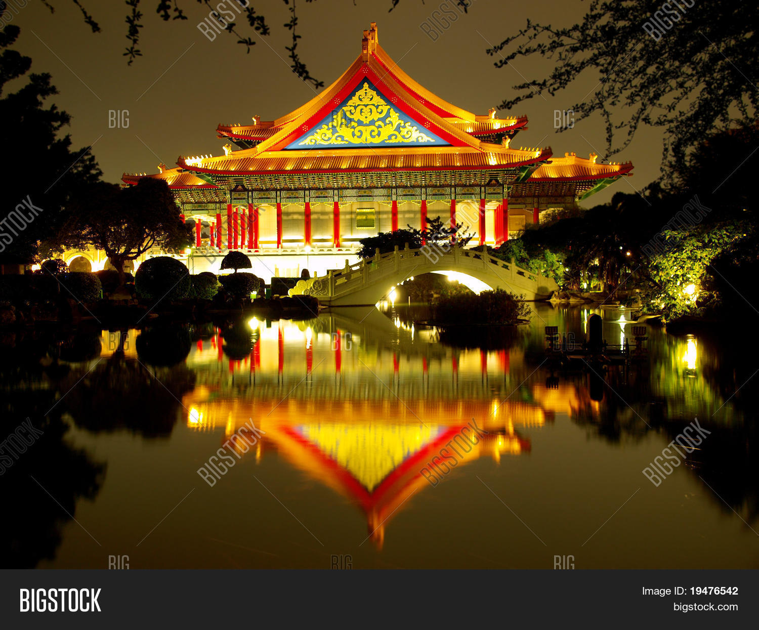 Traditional Chinese Image & Photo (Free Trial) | Bigstock