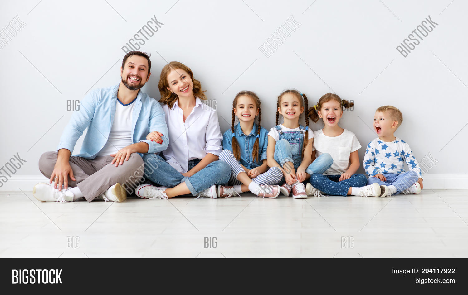 Happy Large Family Image & Photo (Free Trial) | Bigstock