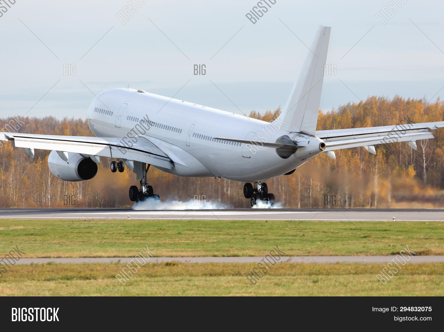 Wide-body Airplane Image & Photo (Free Trial) | Bigstock