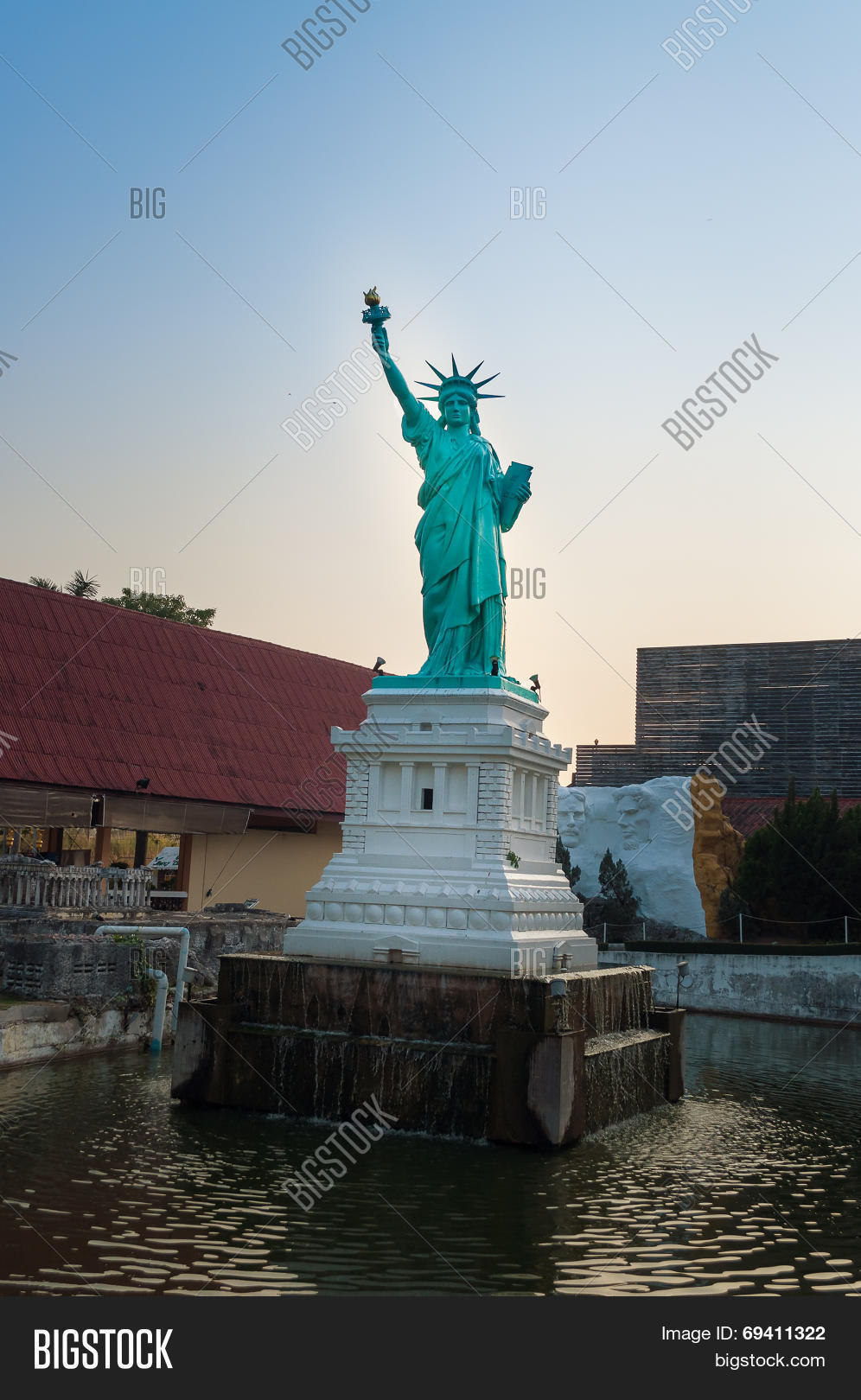 Statue Liberty Mini Image & Photo (Free Trial) | Bigstock