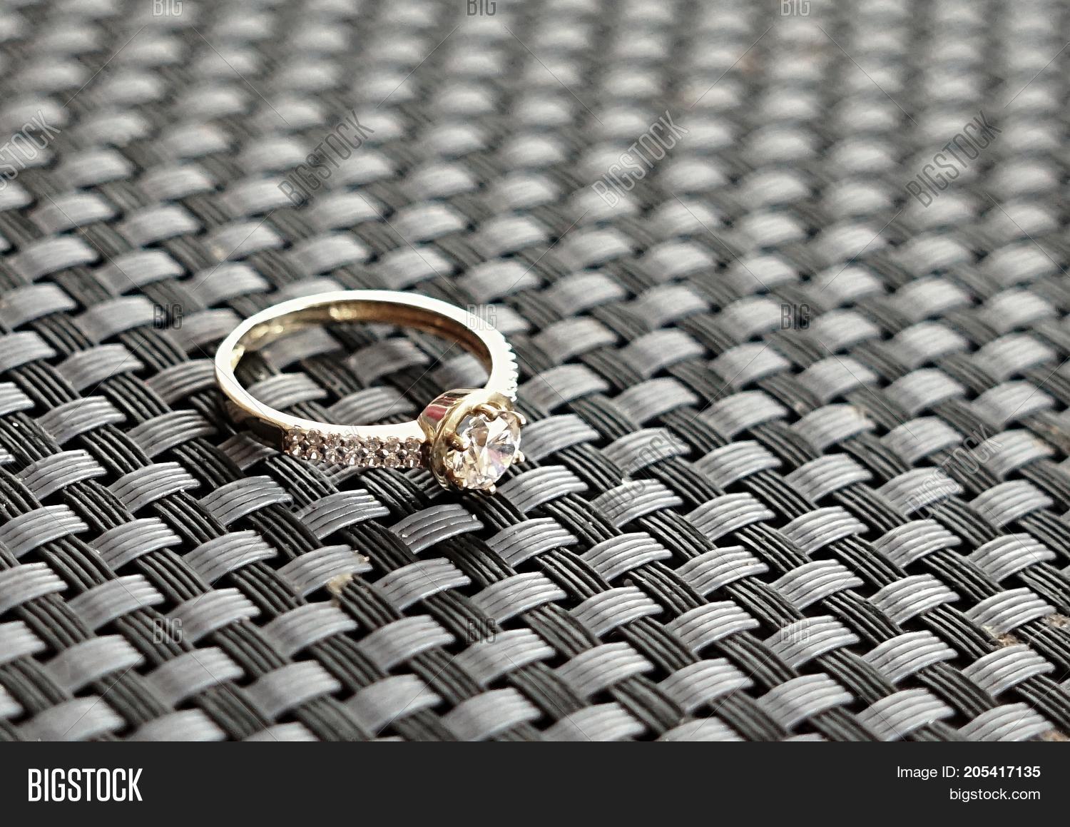Big Ring Engagement Image & Photo (Free Trial) | Bigstock