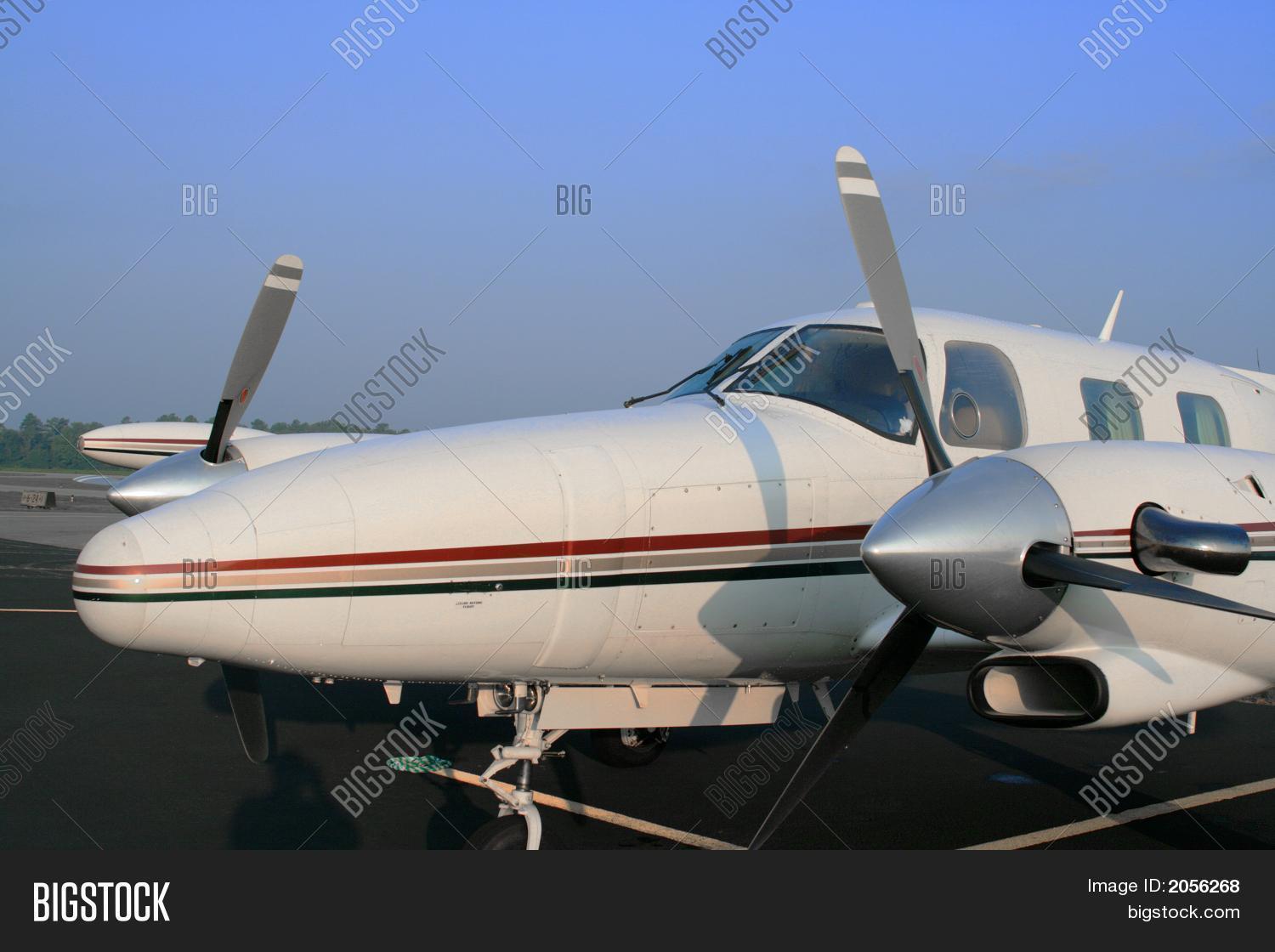 Airplane Side Front Image & Photo (Free Trial) | Bigstock