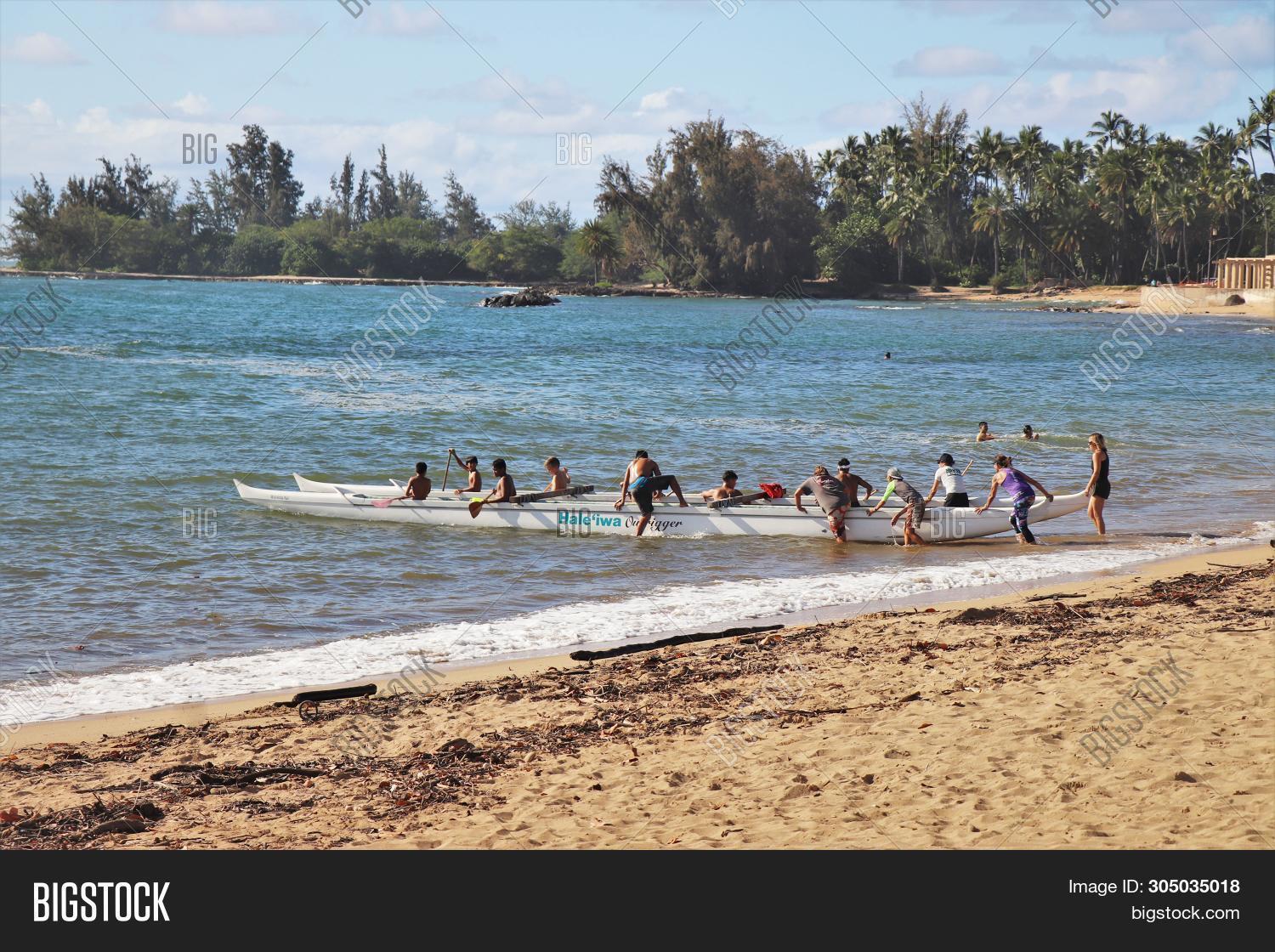 Oahu Hawaii 430 Image And Photo Free Trial Bigstock