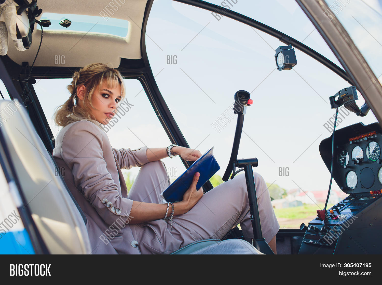 Female Pilot Cockpit Image & Photo (Free Trial) | Bigstock