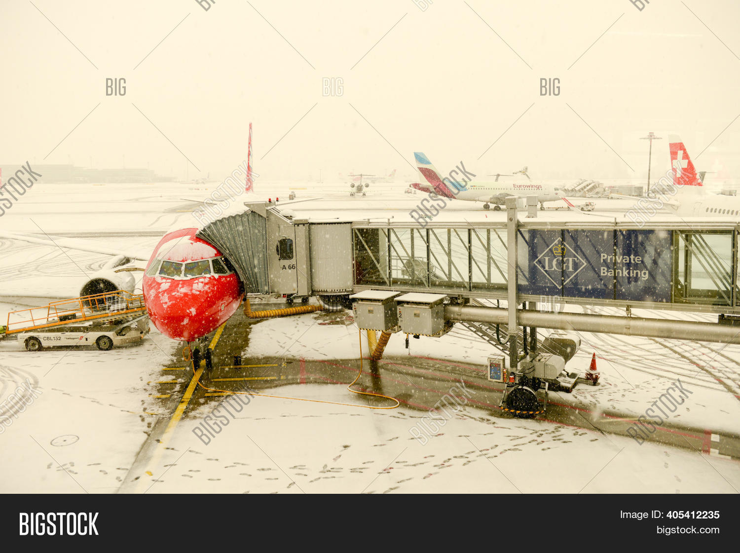 Plane Stopped Due Image & Photo (Free Trial) | Bigstock