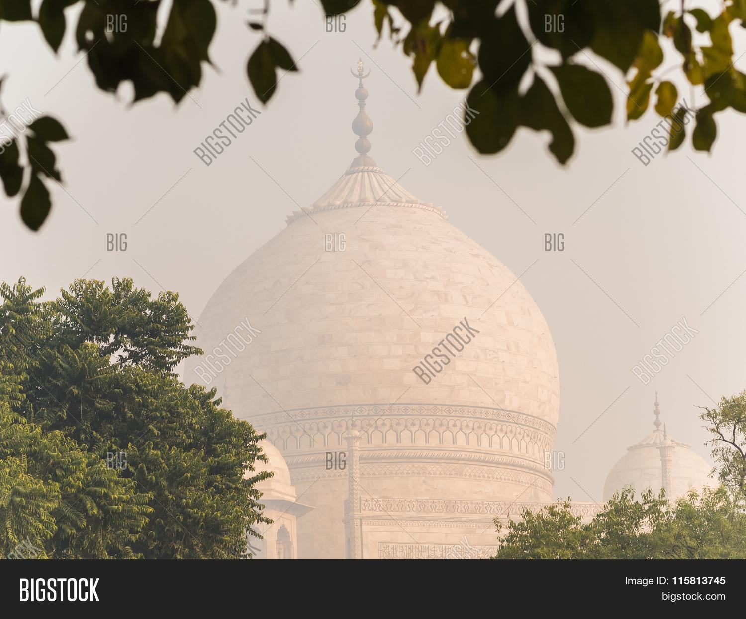 Visiting Taj Mahal Image & Photo (Free Trial) | Bigstock