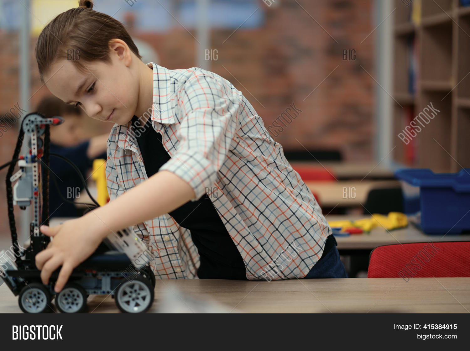 Imagen y foto Boy Works On Fully (prueba gratis) | Bigstock