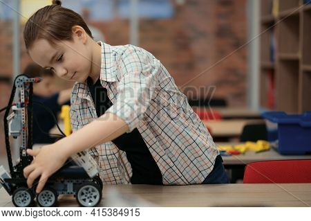 Imagen y foto Boy Works On Fully (prueba gratis) | Bigstock