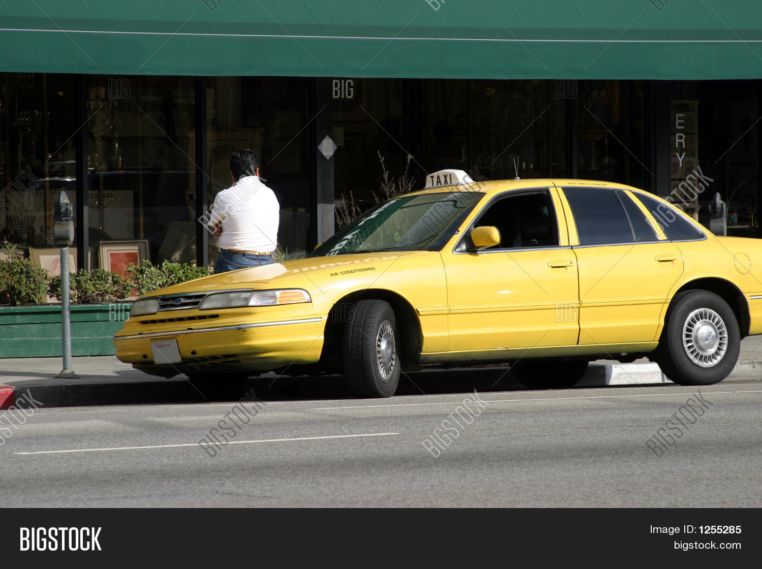 Yellow Cab Image & Photo (Free Trial) | Bigstock