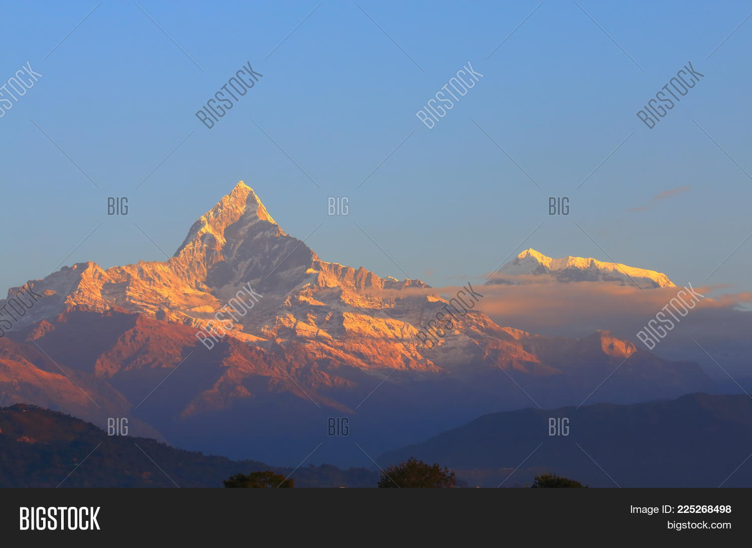 Machhapuchhre Himalaya Image & Photo (Free Trial) | Bigstock
