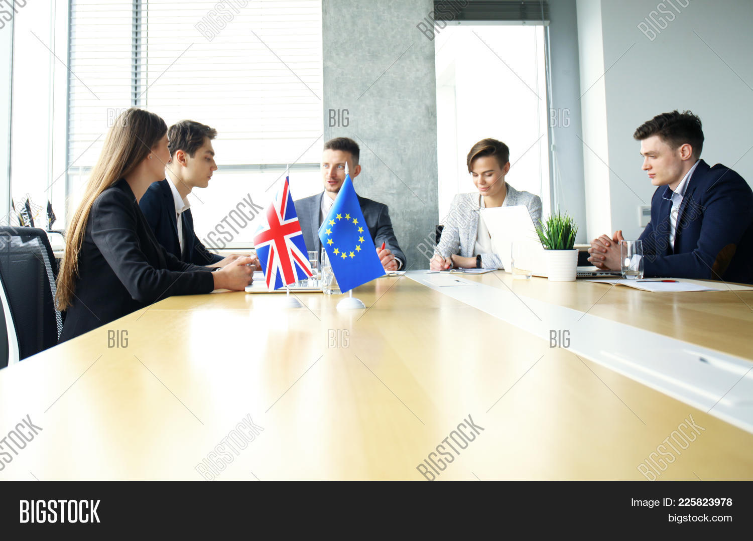 Disagreements Between Image & Photo (Free Trial) | Bigstock