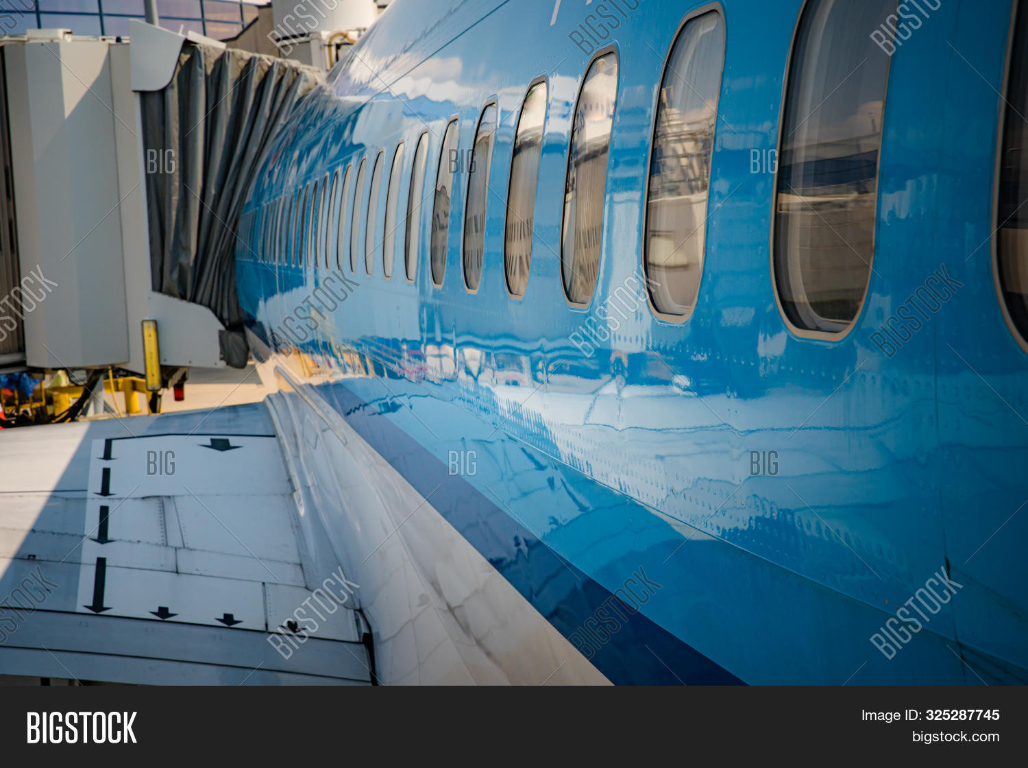 Passengers Boarding Image & Photo (Free Trial) | Bigstock