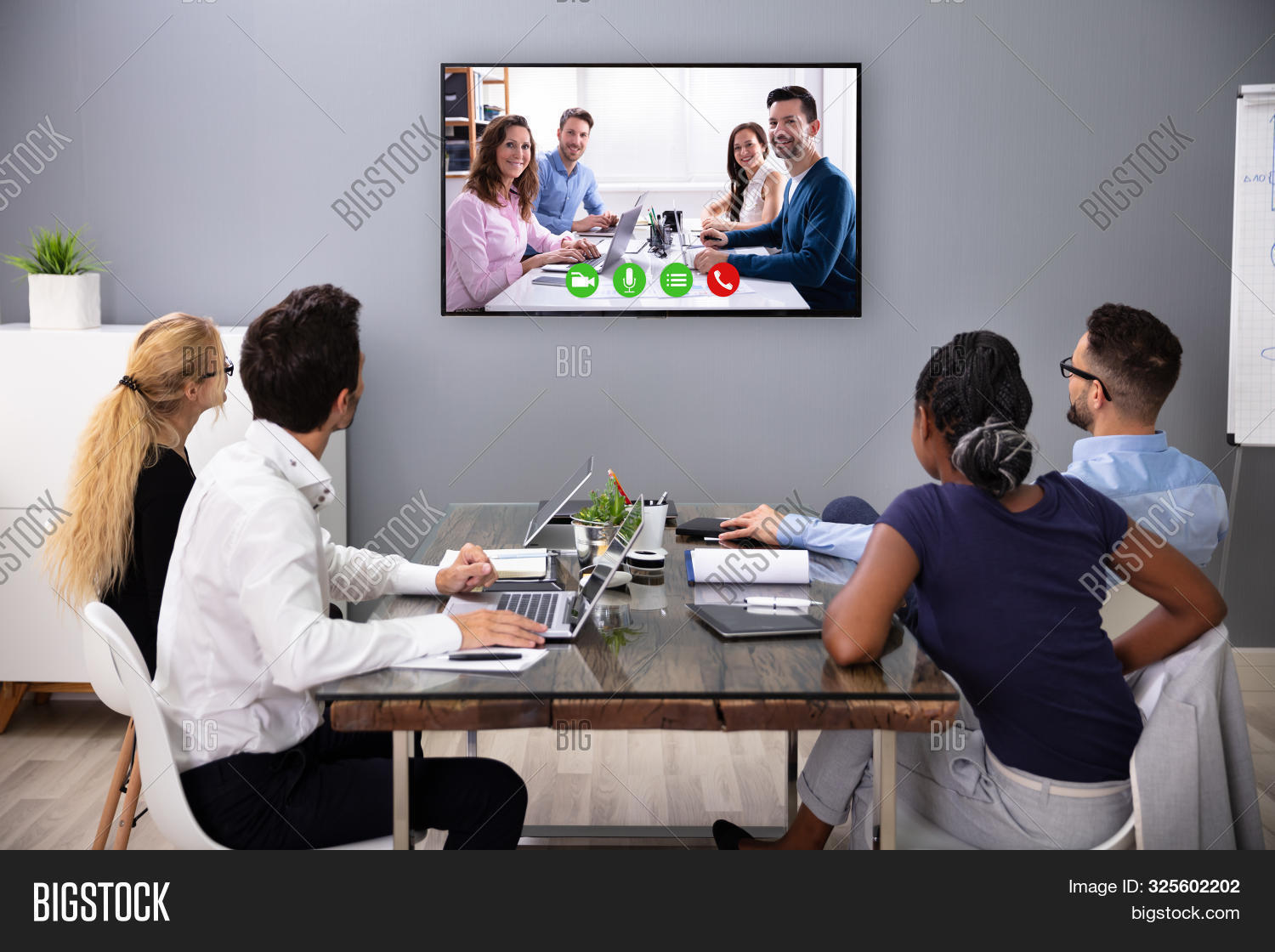 Businesspeople Sitting Image & Photo (Free Trial) | Bigstock