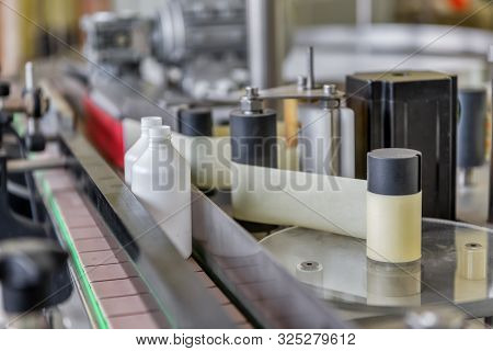 Automatic Line Filling Image & Photo (Free Trial) | Bigstock