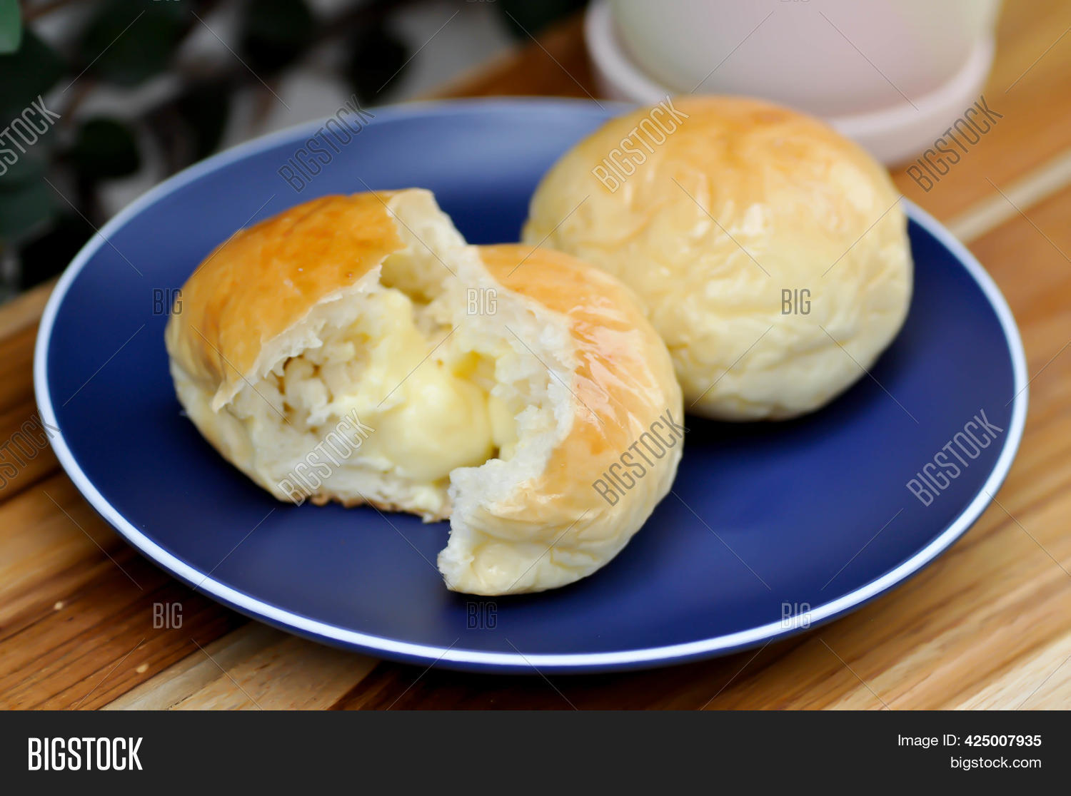 Bun , Bun Cream Bun Image & Photo (Free Trial) | Bigstock