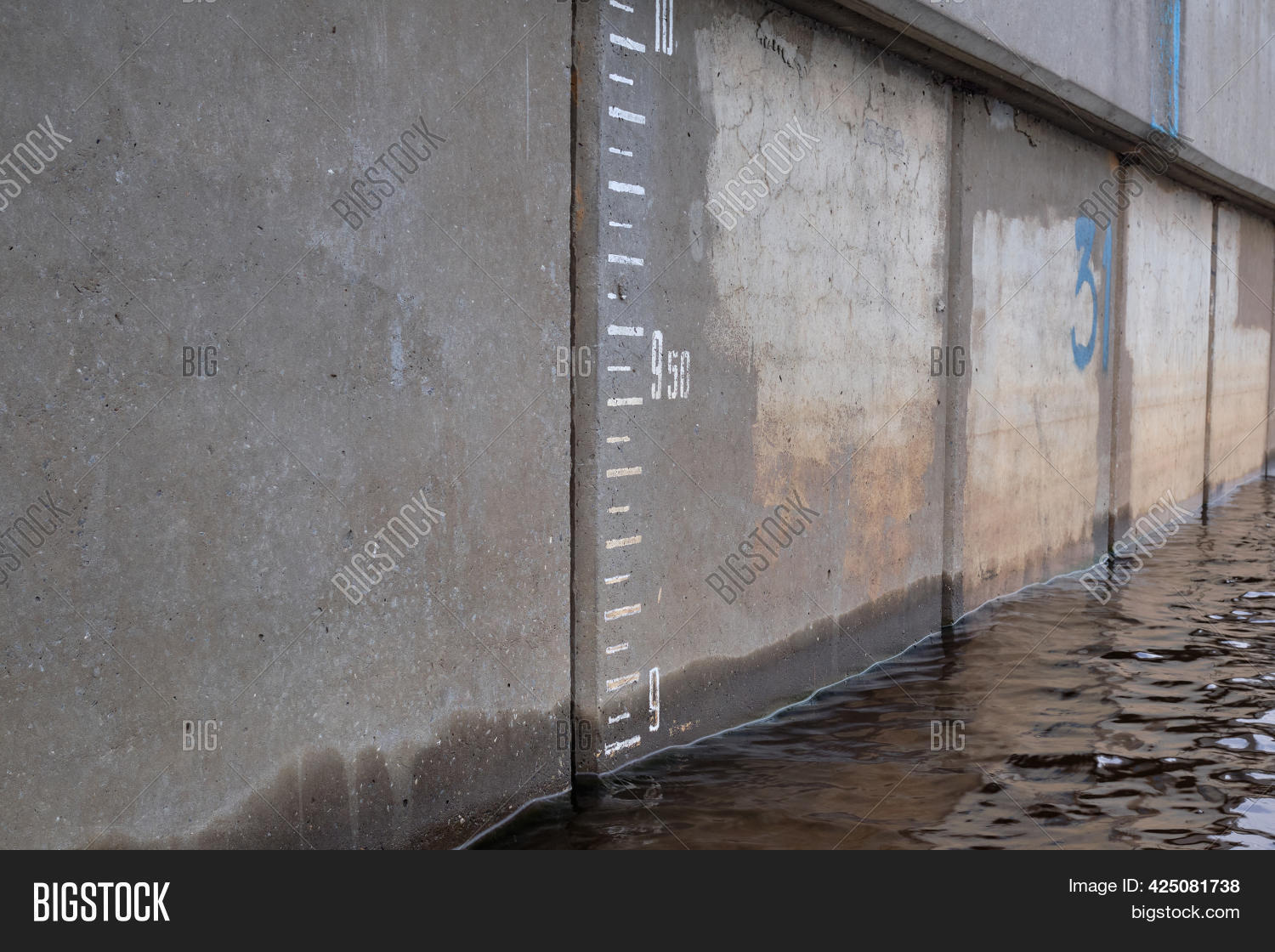 Water Level Image & Photo (Free Trial) | Bigstock