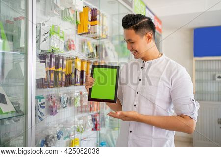 Man Carrying Tablet Image & Photo (Free Trial) | Bigstock