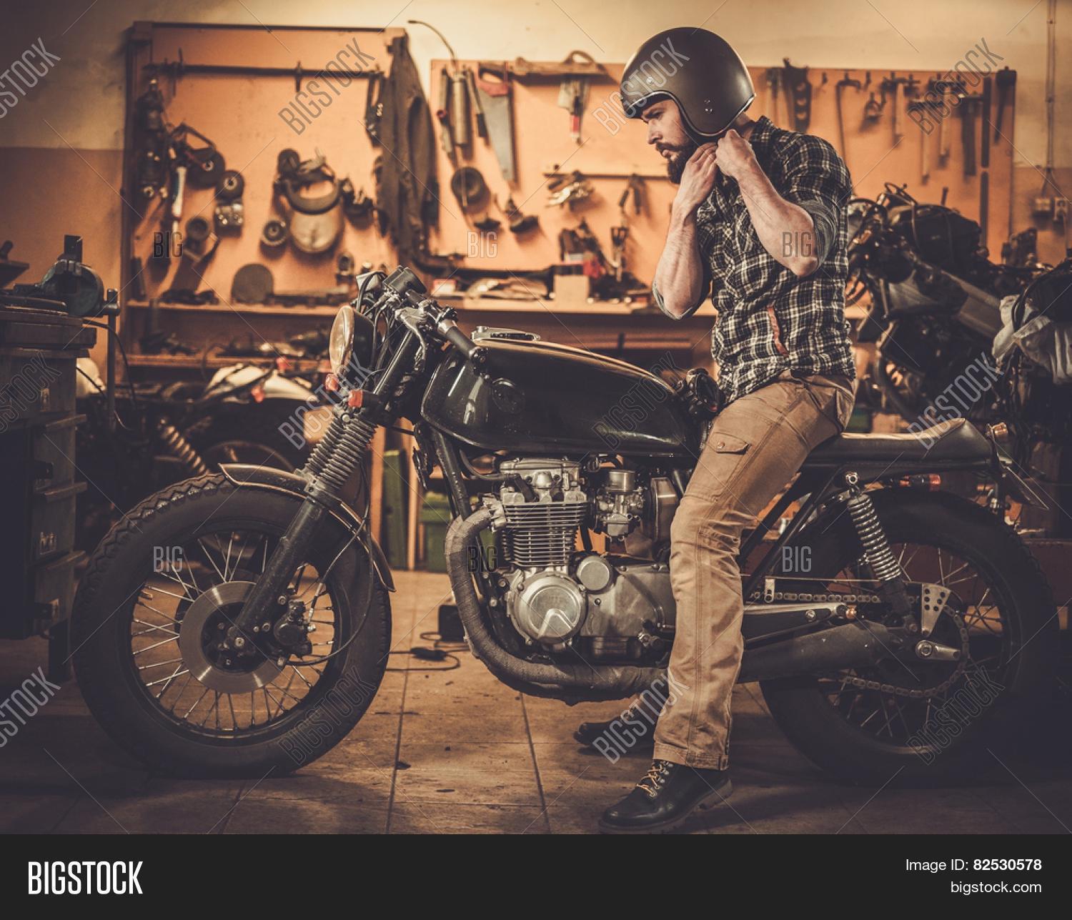 Cafe Racer Rider Style | Reviewmotors.co