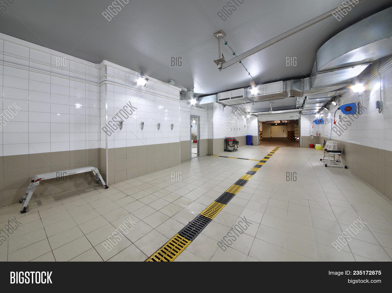 Empty Clean Car Wash Image & Photo (Free Trial) | Bigstock