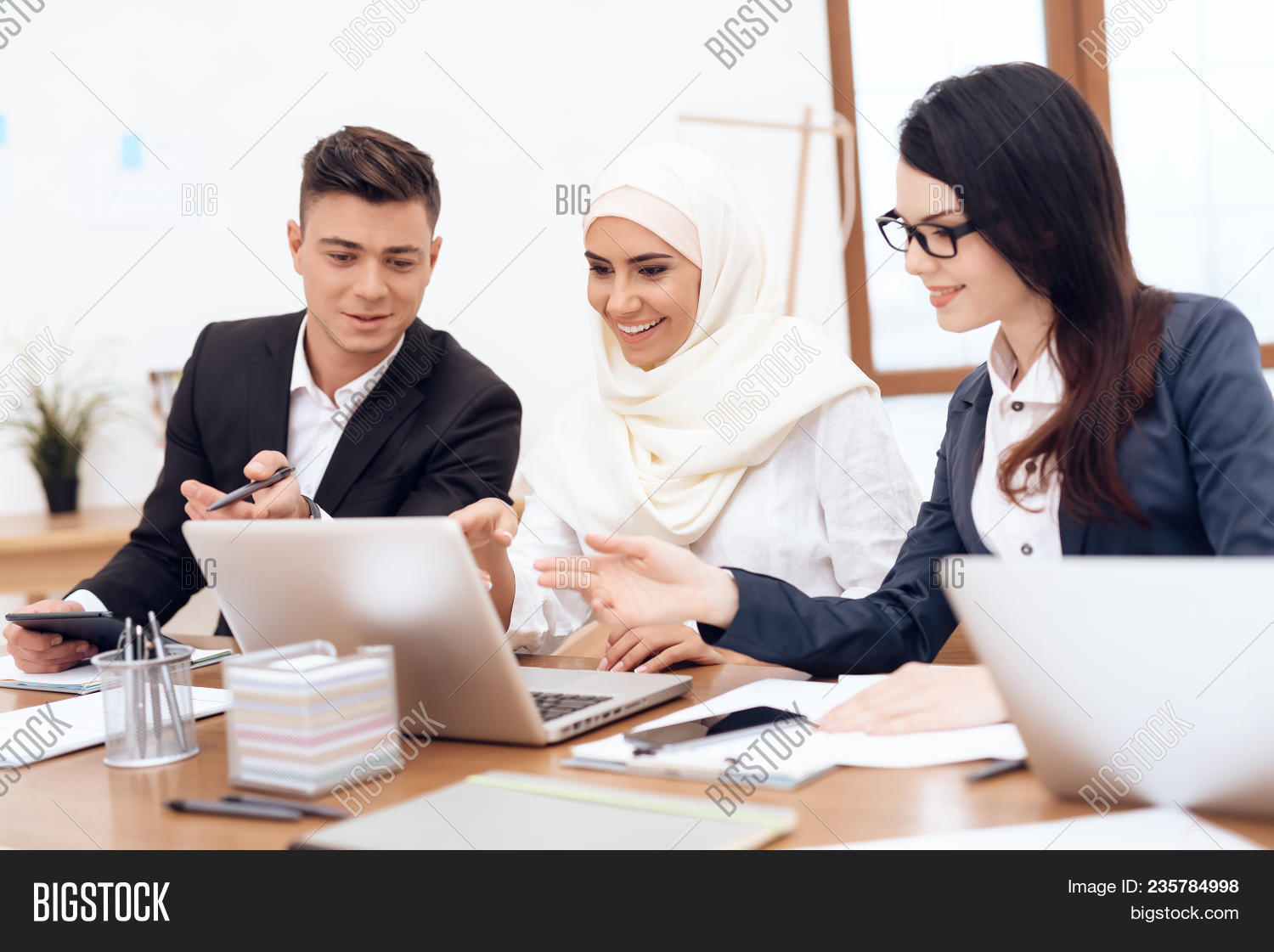 Arab Woman Hijab Works Image & Photo (Free Trial) | Bigstock