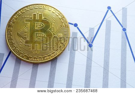 Golden Bitcoin 图片和照片（免费试用） | Bigstock