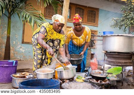African Woman Cooking Image & Photo (Free Trial) | Bigstock
