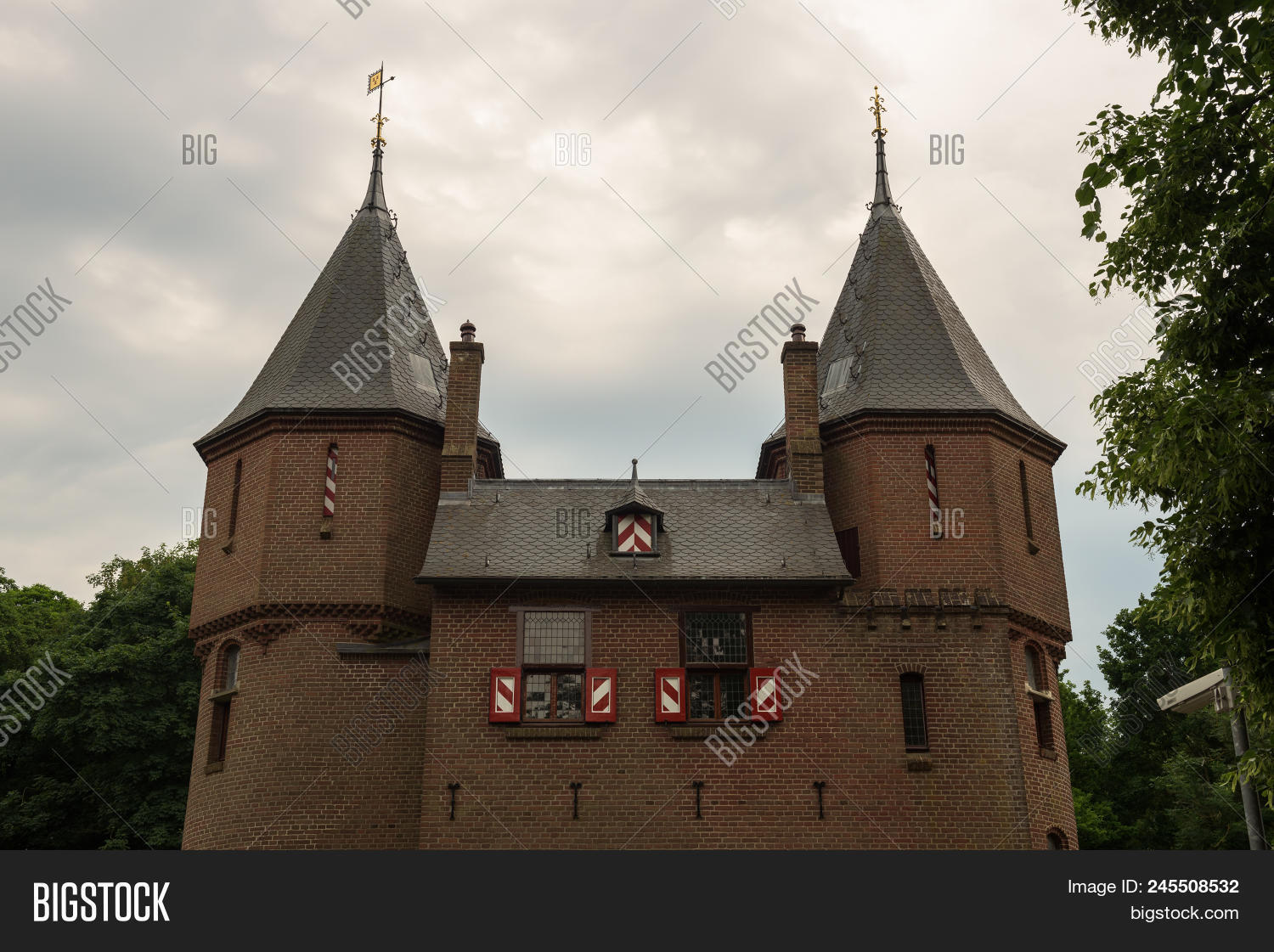 Entrance Gate Castle Image & Photo (Free Trial) | Bigstock