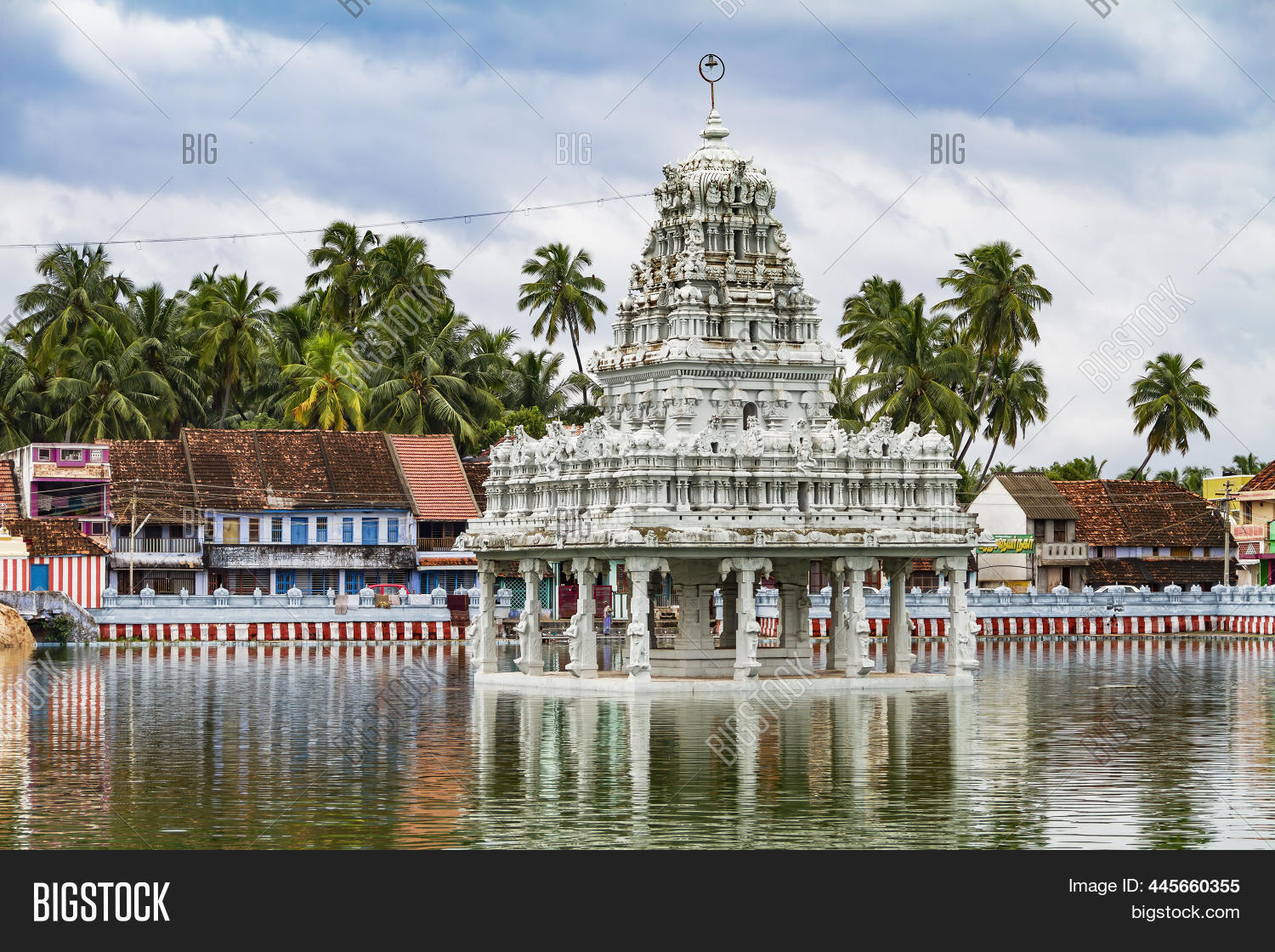 Temple Middle Lake Image & Photo (Free Trial) | Bigstock