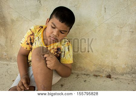 Little Boy Scratching Image & Photo (Free Trial) | Bigstock