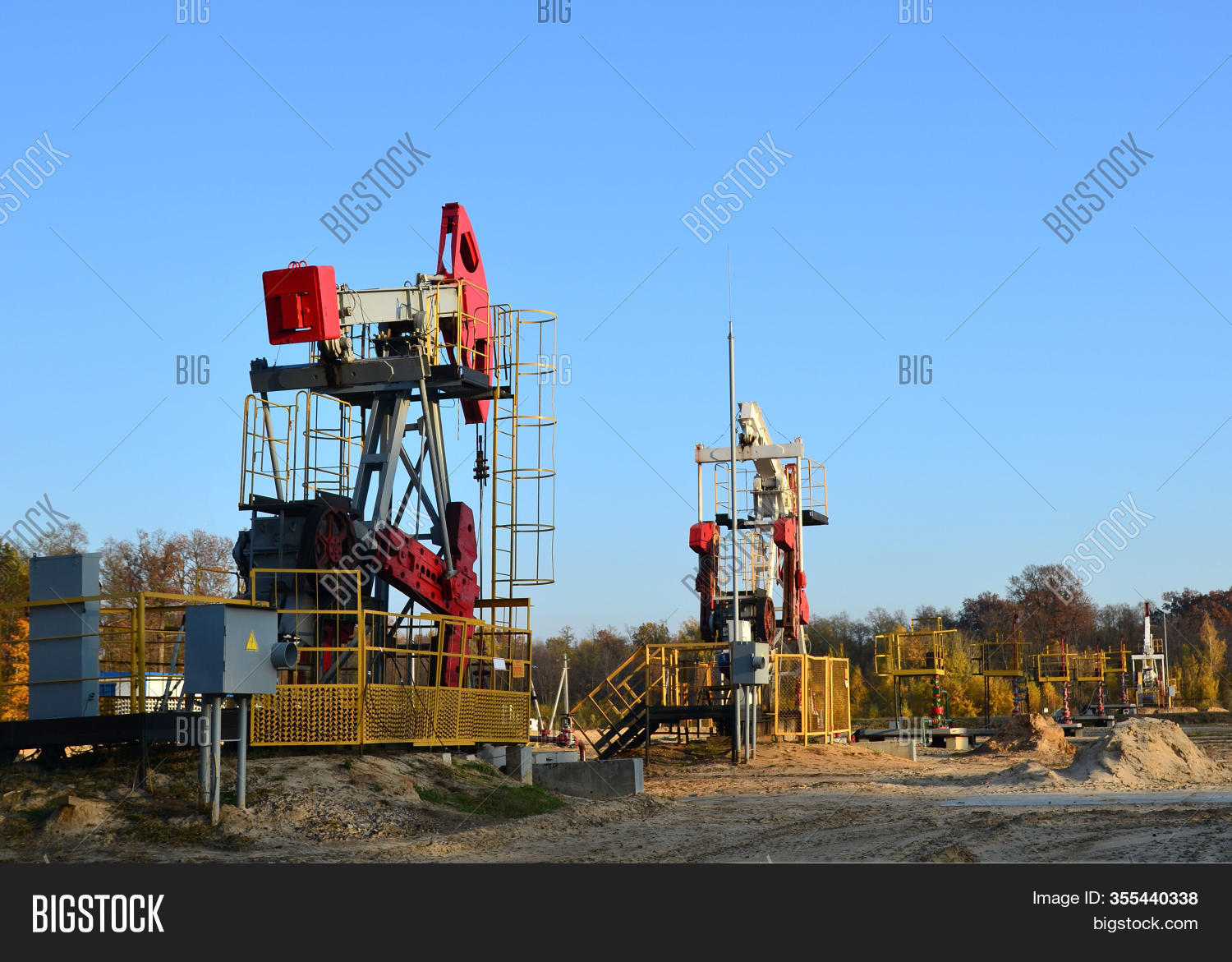 Oil Drilling Derricks Image & Photo (Free Trial) | Bigstock