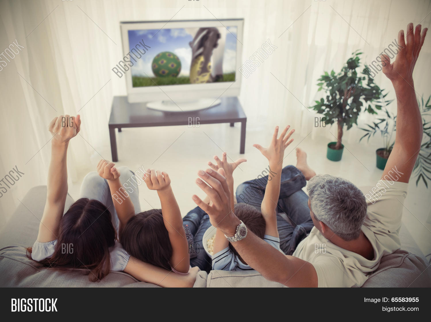 Family Cheering Image & Photo (Free Trial) | Bigstock