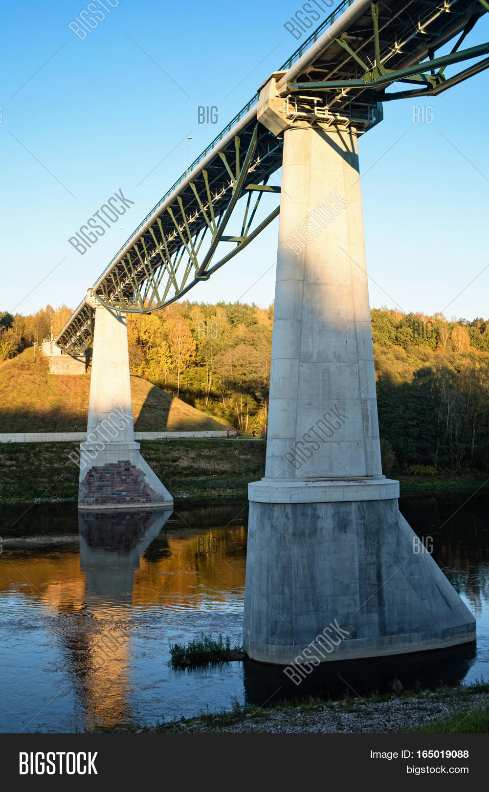 White Rose Bridge Image & Photo (Free Trial) | Bigstock