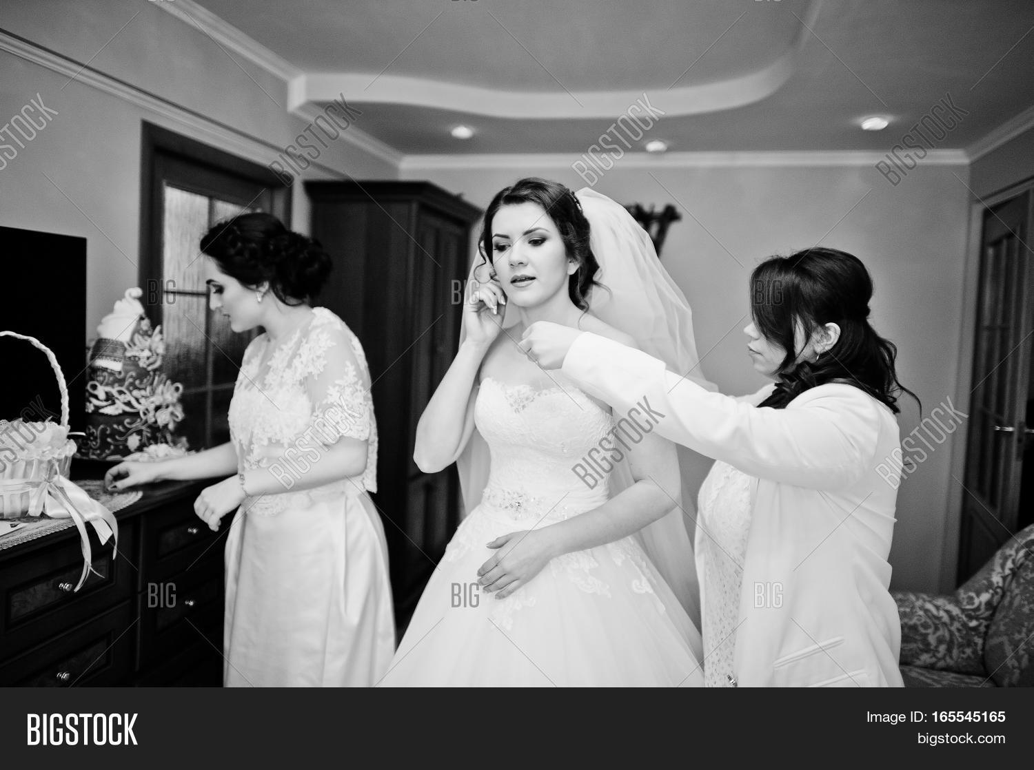 Bridesmaids Helping Image & Photo (Free Trial) | Bigstock