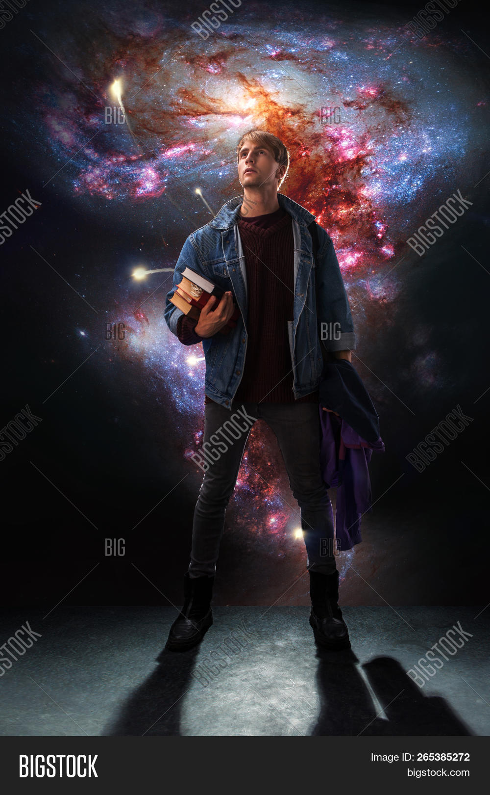 Guy Books Reaches Image & Photo (Free Trial) | Bigstock