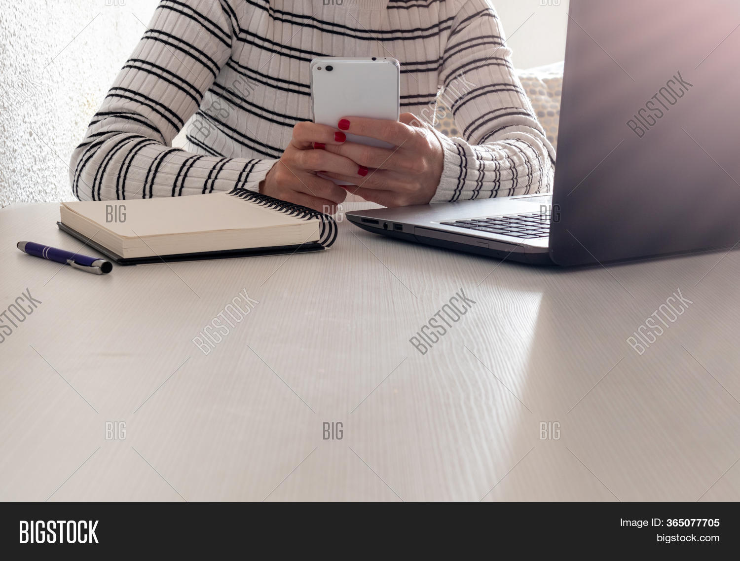 Girl Addicted Phone Image & Photo (Free Trial) | Bigstock