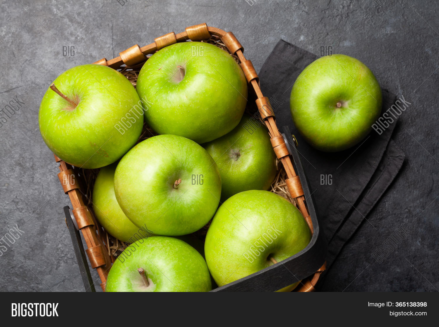 Ripe Green Apple Image & Photo (Free Trial) | Bigstock