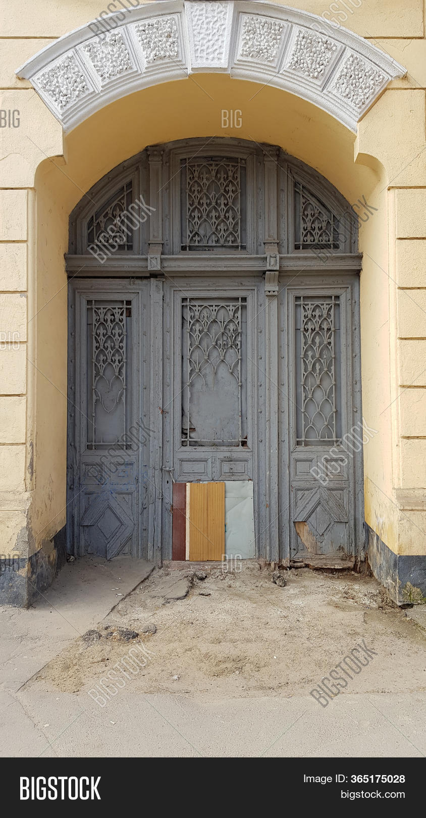 Damaged Gates Arch Image & Photo (Free Trial) | Bigstock