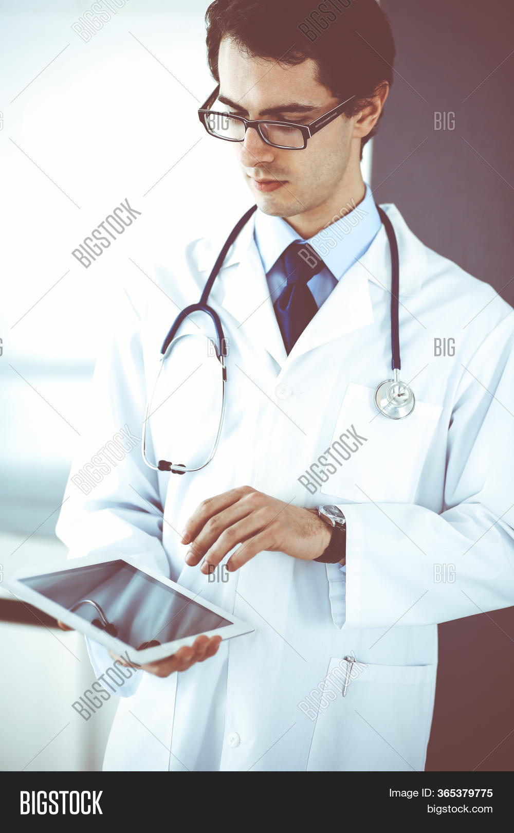 Doctor Man Using Image & Photo (Free Trial) | Bigstock