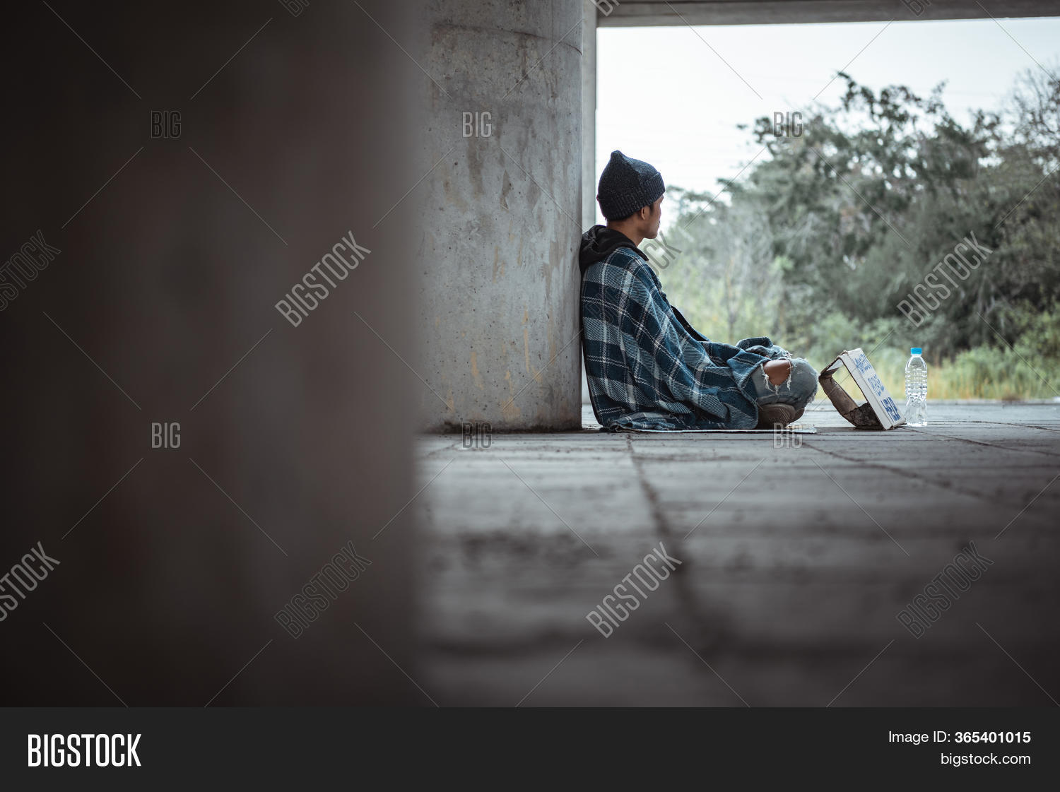 Homeless Man Sitting Image & Photo (Free Trial) | Bigstock