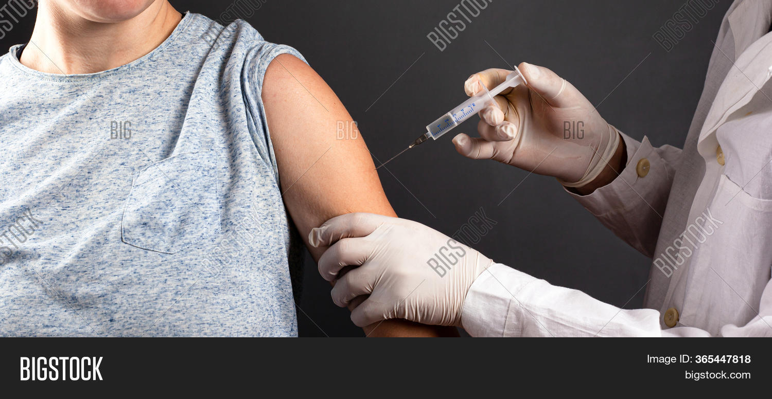 Doctor Gives Injection Image & Photo (Free Trial) | Bigstock