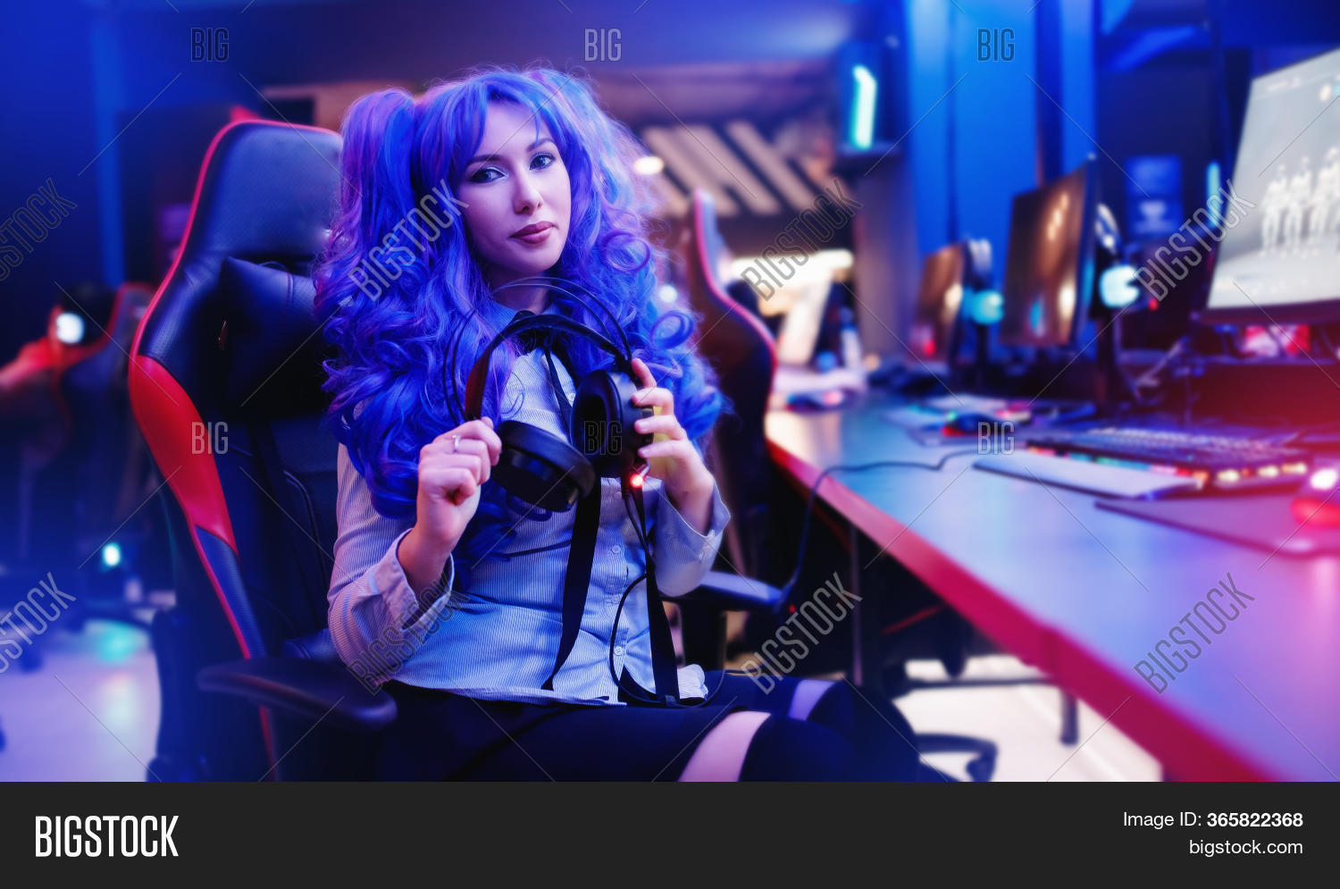 Young Woman Streamer Image & Photo (Free Trial) | Bigstock